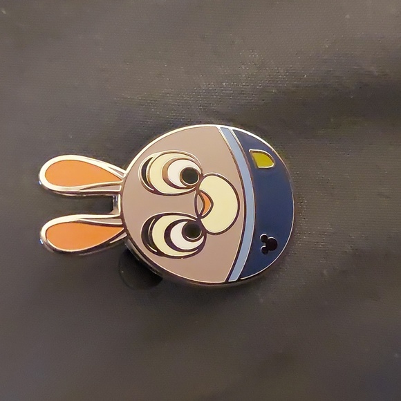 Disney | Jewelry | Disney Zootopia Pin | Poshmark